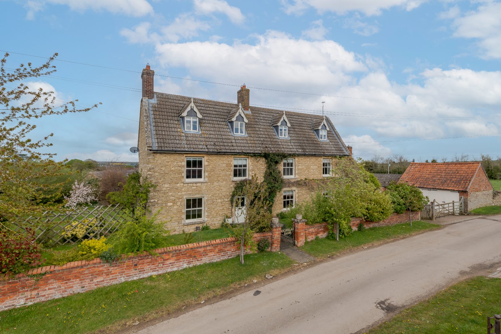Nicholas Farm, Carlton - James Berry - Town / Country / Equestrian
