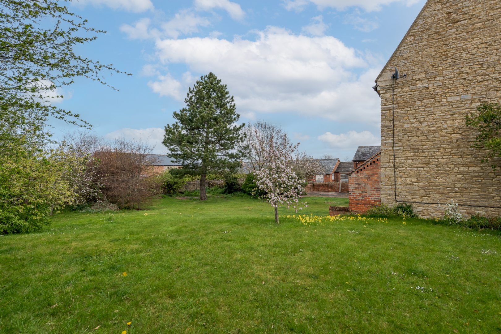 Nicholas Farm, Carlton - James Berry - Town / Country / Equestrian